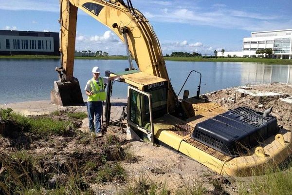 Hilarious Tractor Fails That Were Captured On Camera - Spilled Daily