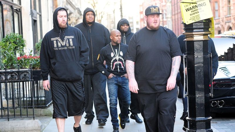 Hollywood’s Biggest Stars And Their Bodyguards - Your Royals