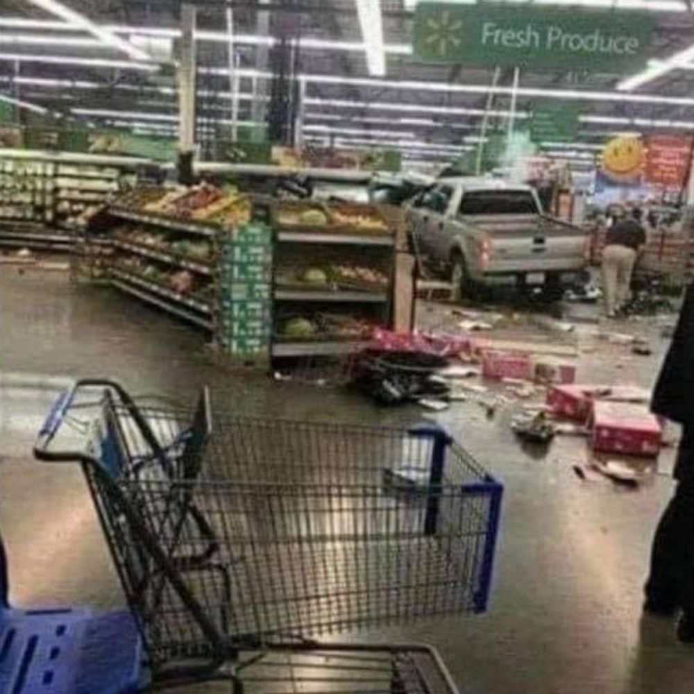 Funny Walmart Shoppers: Pictures Capture Weirdest Customers