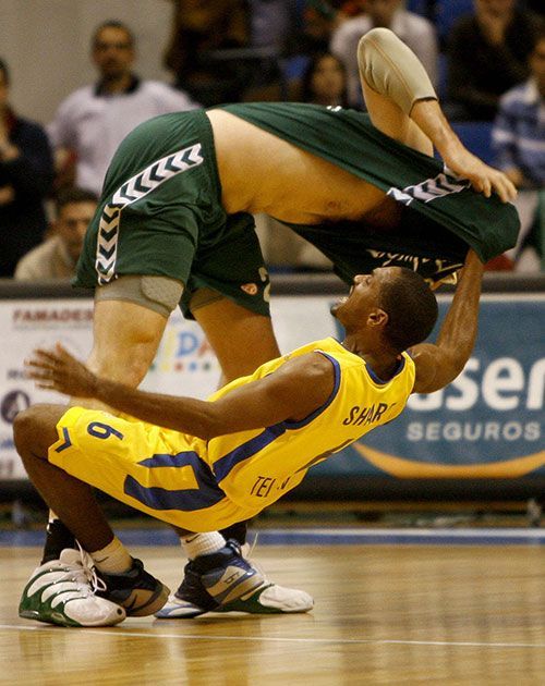 Perfectly Timed Sports Photos That Will Absolutely Blow You Away