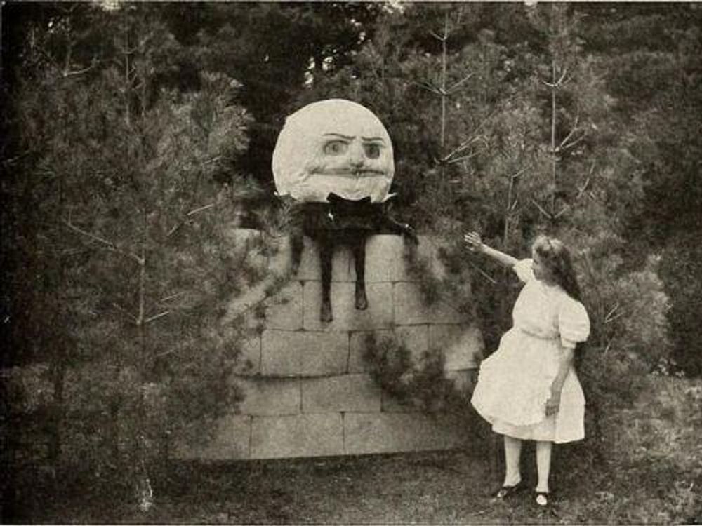 Eerie Historical Photos We Just Couldn't Take Our Eyes Off